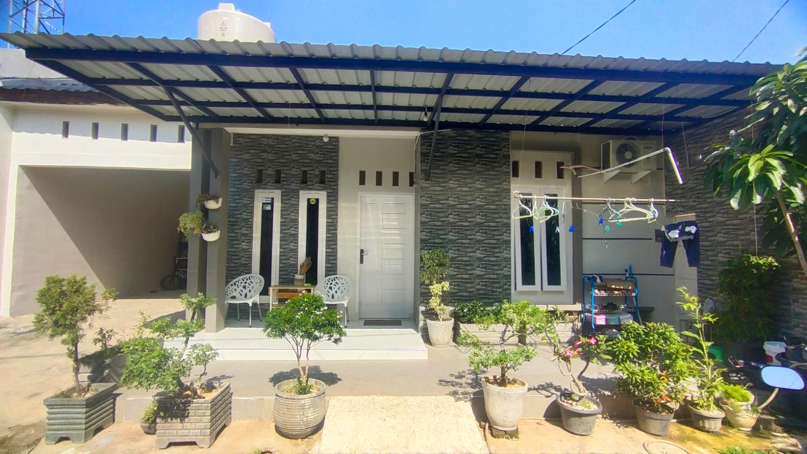 Dijual Rumah Full Renovasi Dekat Kampus UNIDA di Surien ; Suasana ...